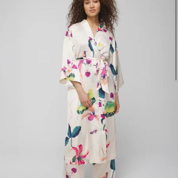 Soma | Intimates & Sleepwear | Nwt Soma Floral Satin Kimono Robe Sm W ...